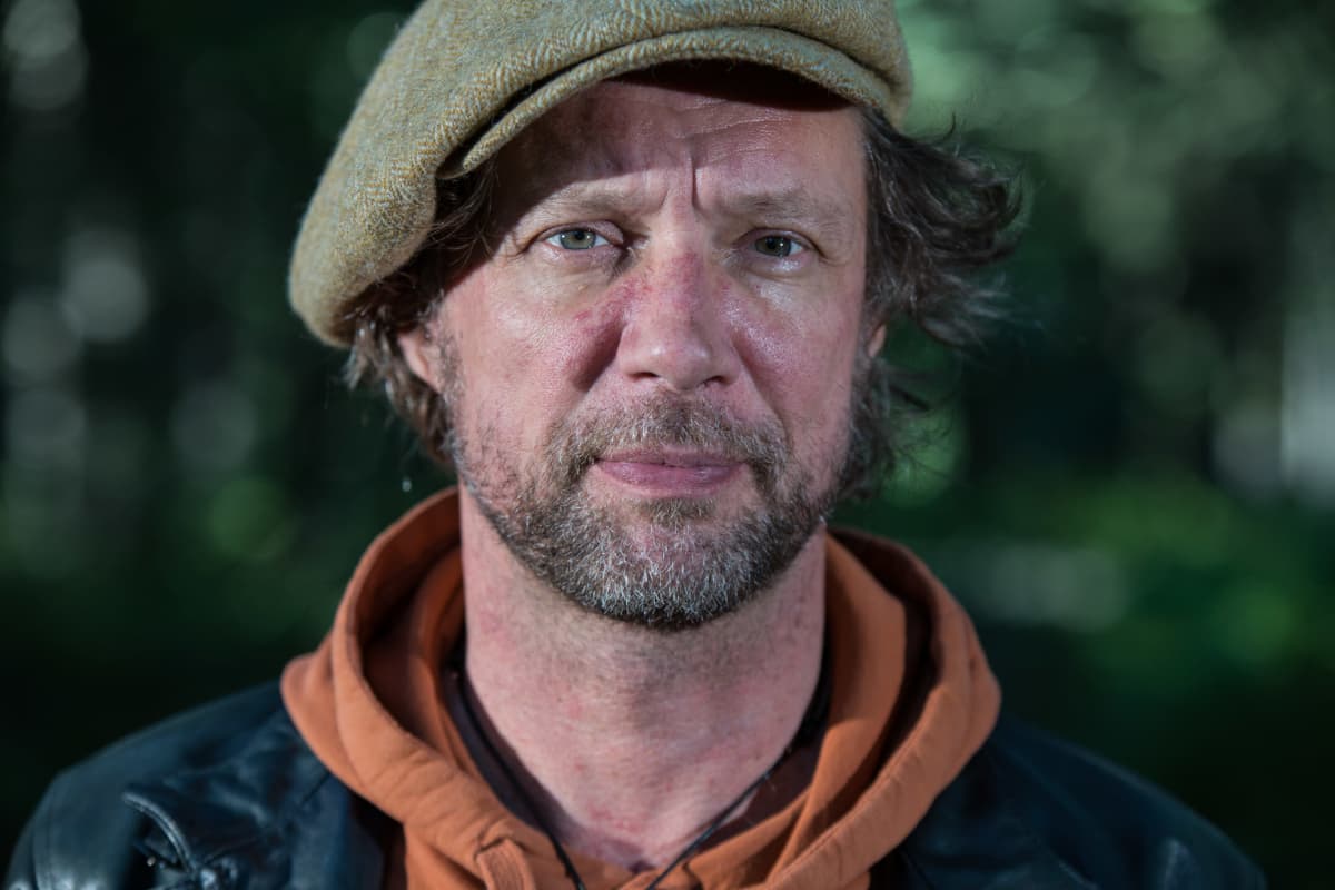 Näyttelijä Antti Reini tallentaa kuviinsa metsän voimaa: "Ihmiskunnan ...